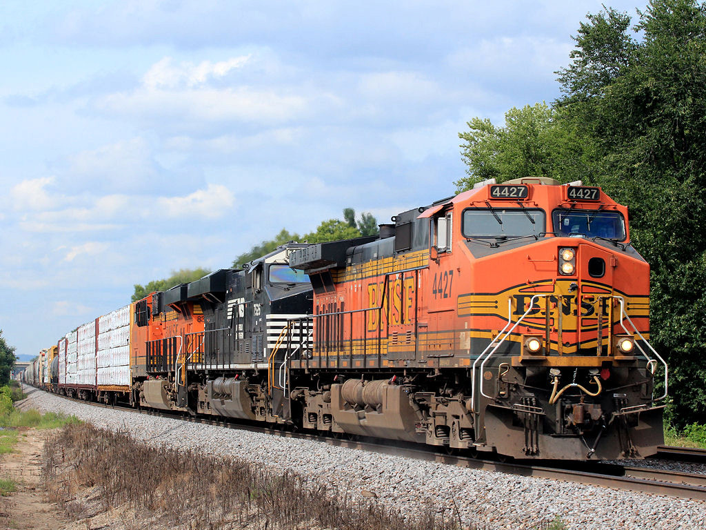 BNSF 4427